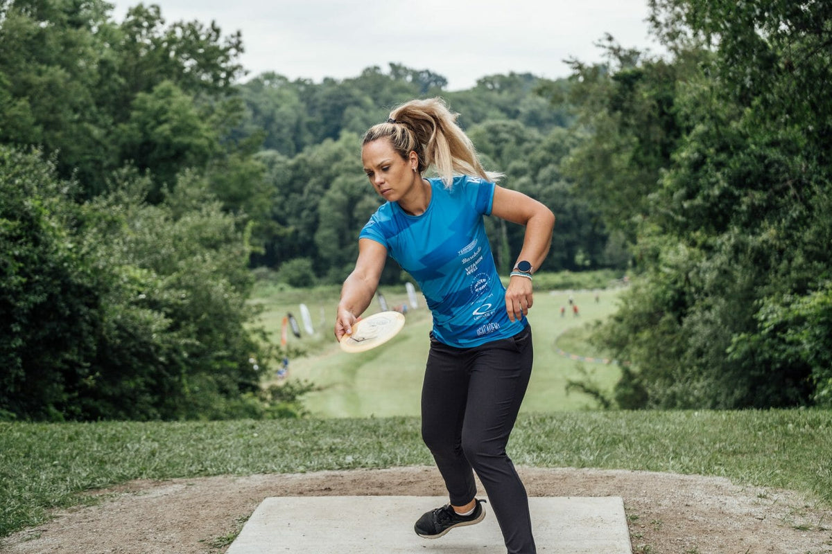 Kristin Tattar alistas taaskord viiekordse maailmameistri – Discgolf.ee